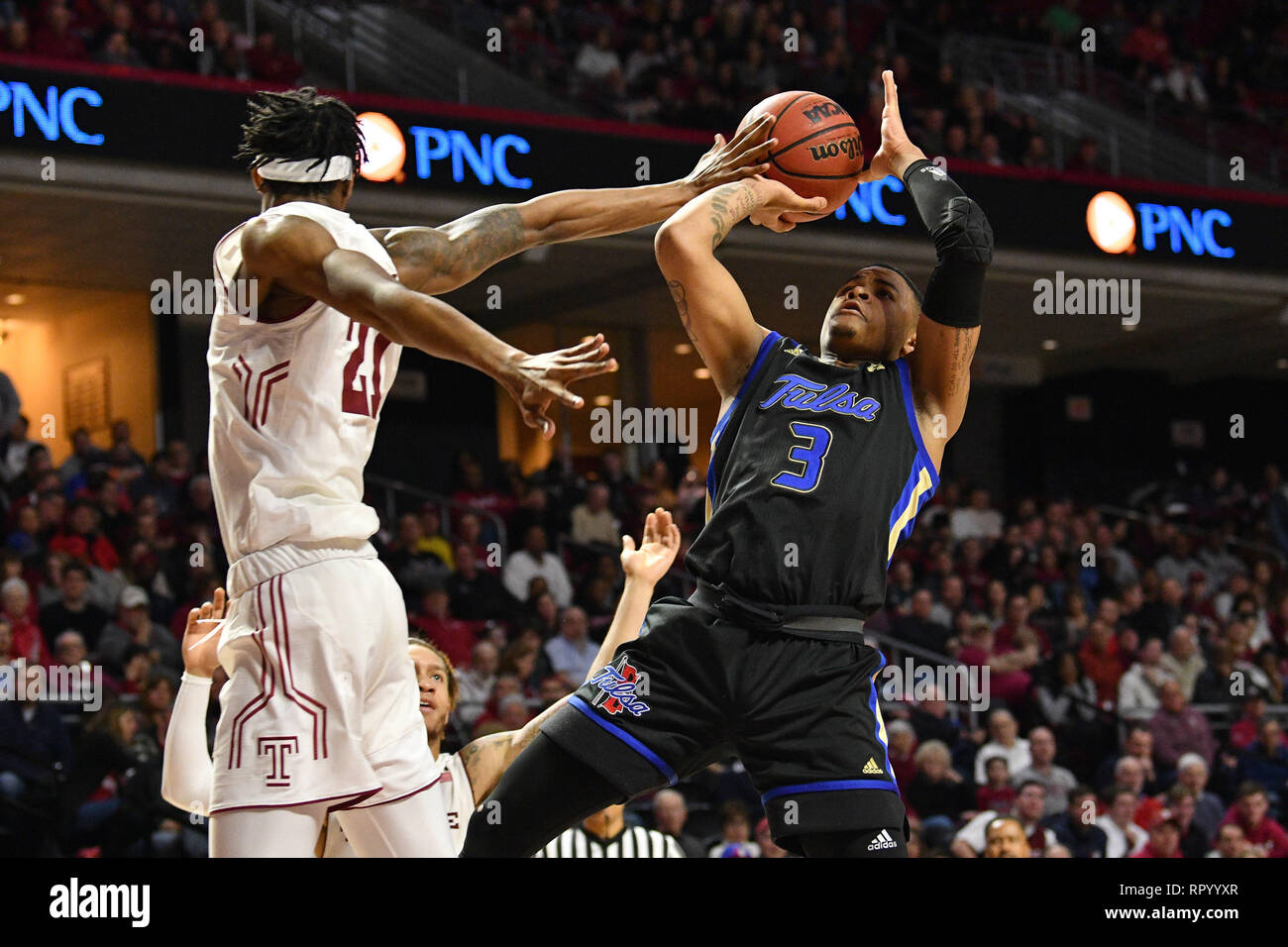Tulsa golden hurricane basketball hi-res stock photography and images ...