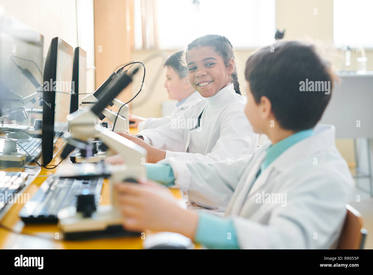 Chemistry lab classroom hi-res stock photography and images - Alamy