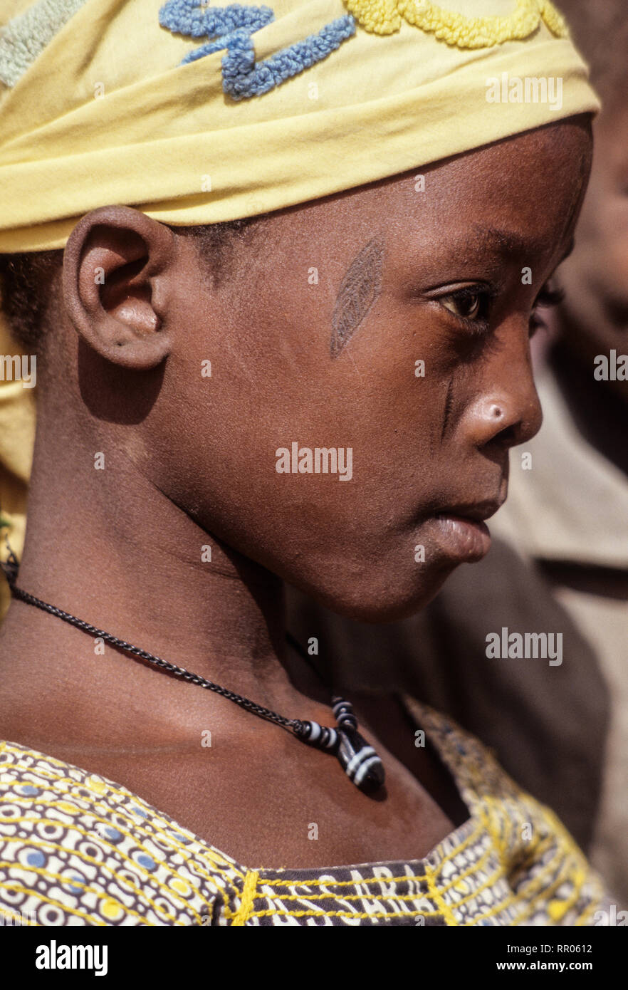 Young Djerma (Zarma) Girl with Traditional Facial Scarification, Hole ...