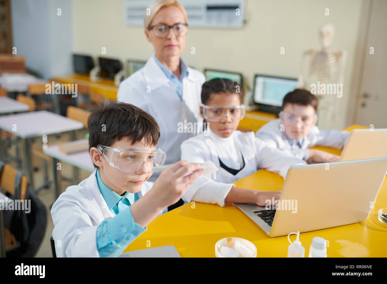 Class classroom hi-res stock photography and images - Alamy