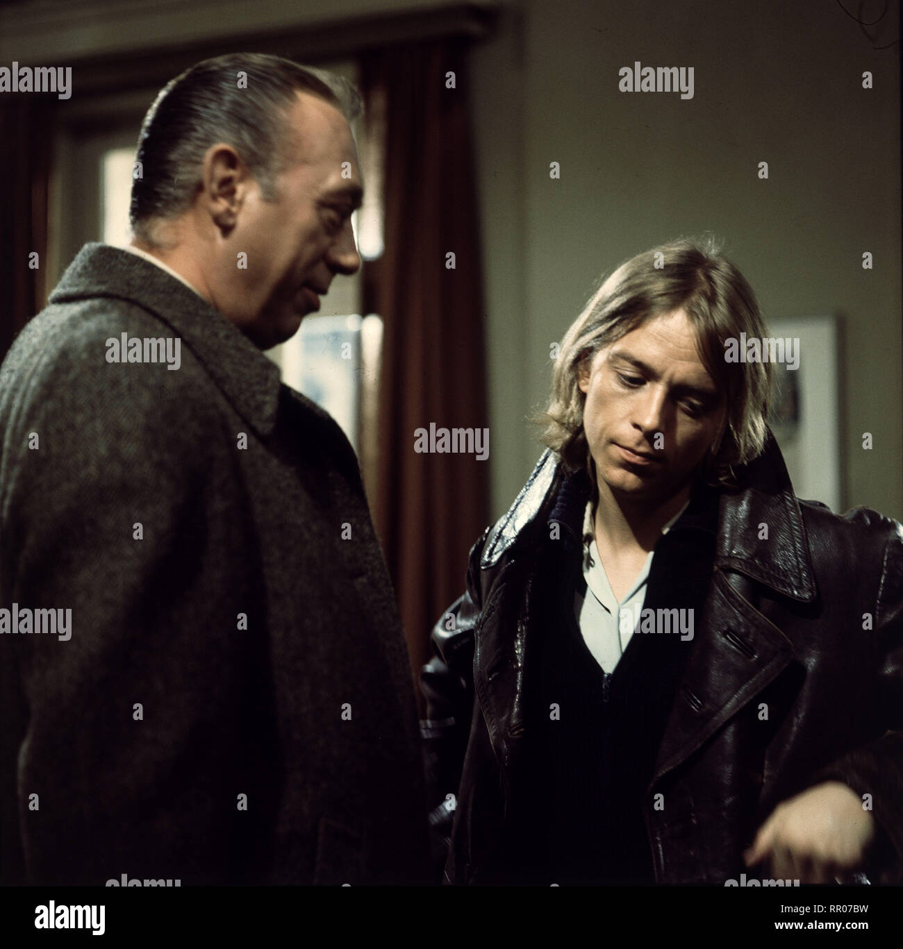 DERRICK / Tod des Trompeters D 1975 / Zbynek Brynych HORST TAPPERT ...