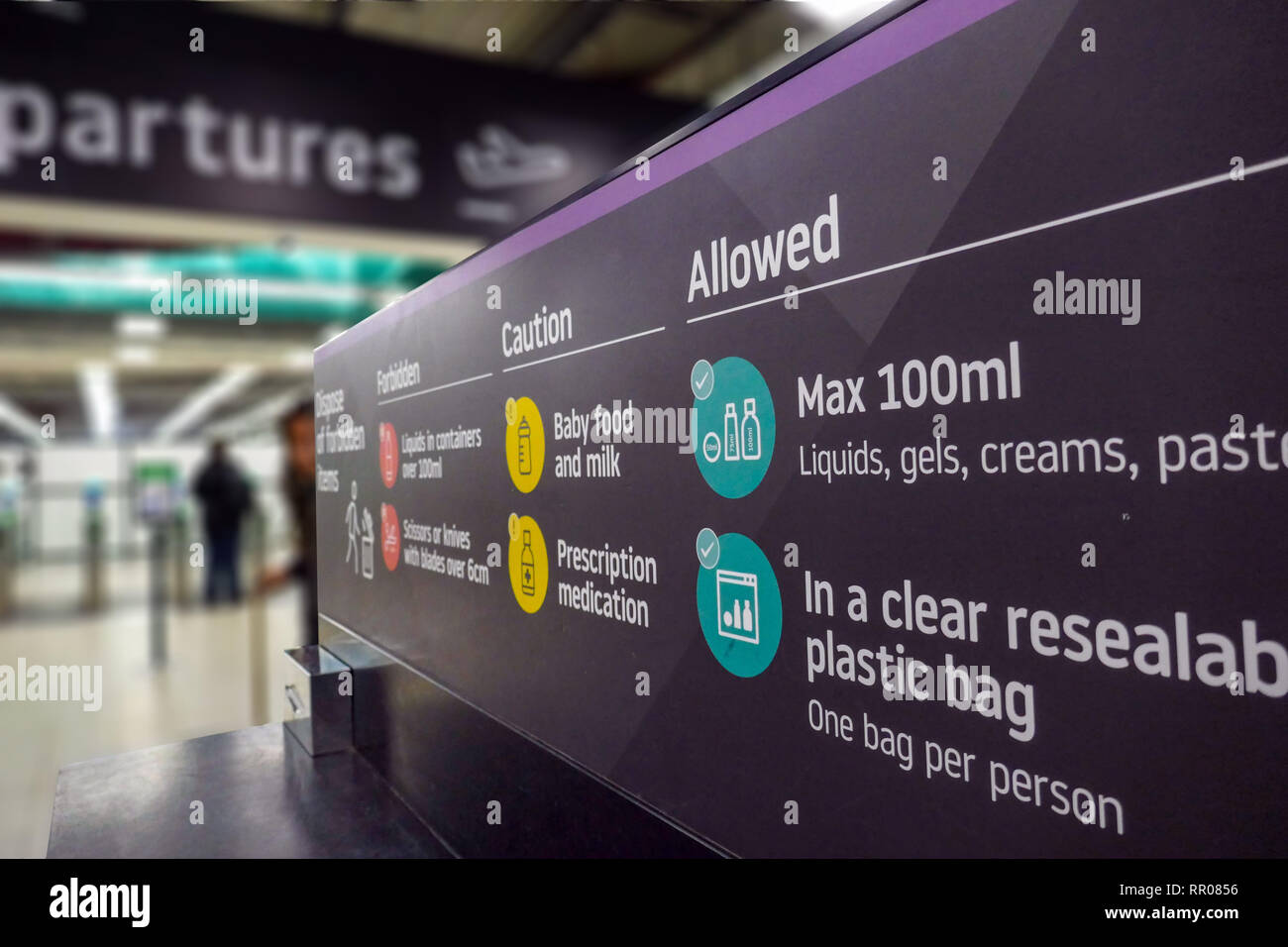 London airport security checks hi-res stock photography and images - Alamy