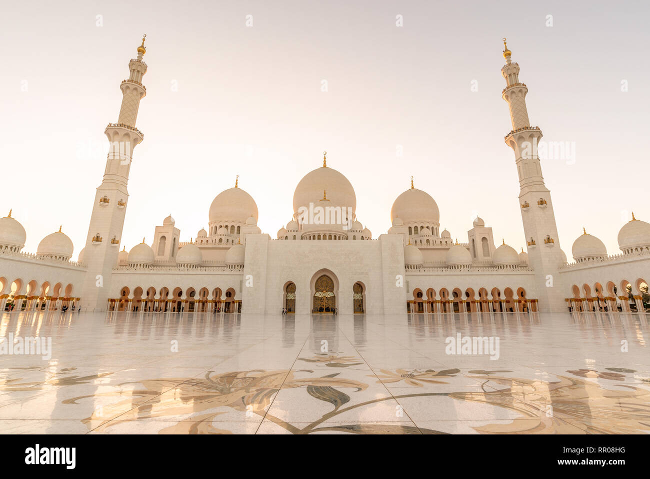 Sheikh zayed mosque mosque in abu dhabi hi-res stock photography and ...