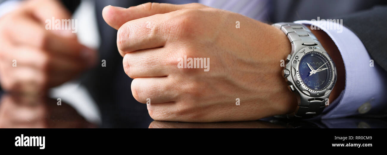Man in suit and tie check out time at Stock Photo - Alamy