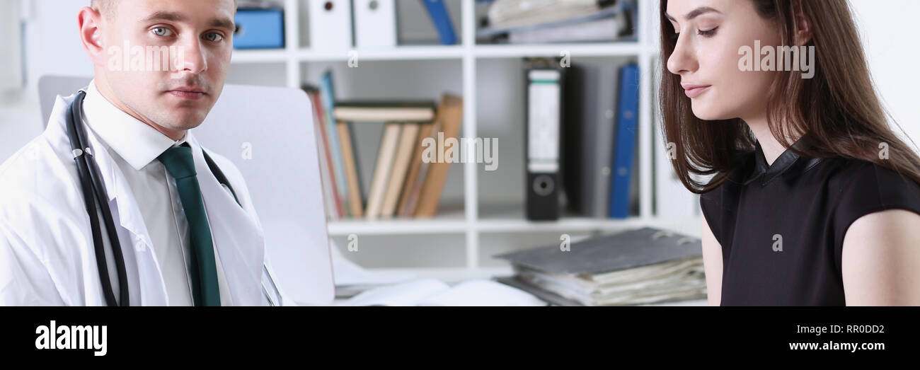 Doctor patient medication explain hi-res stock photography and images ...