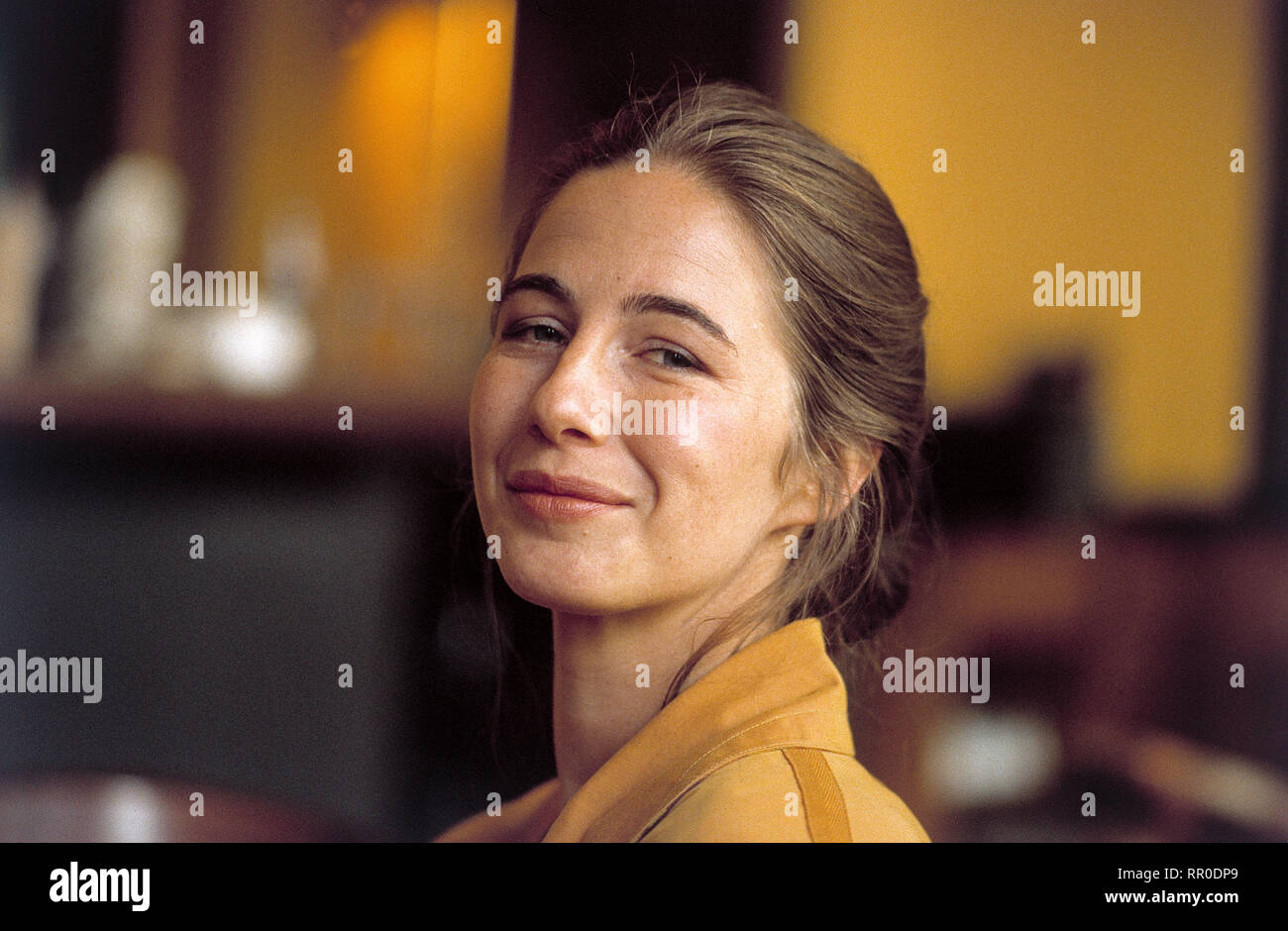 LIEBE OHNE FAHRSCHEIN / Liebe ohne Fahrschein / D 2001 / Erwin Keusch / Szene mit Heike Wegerle ...