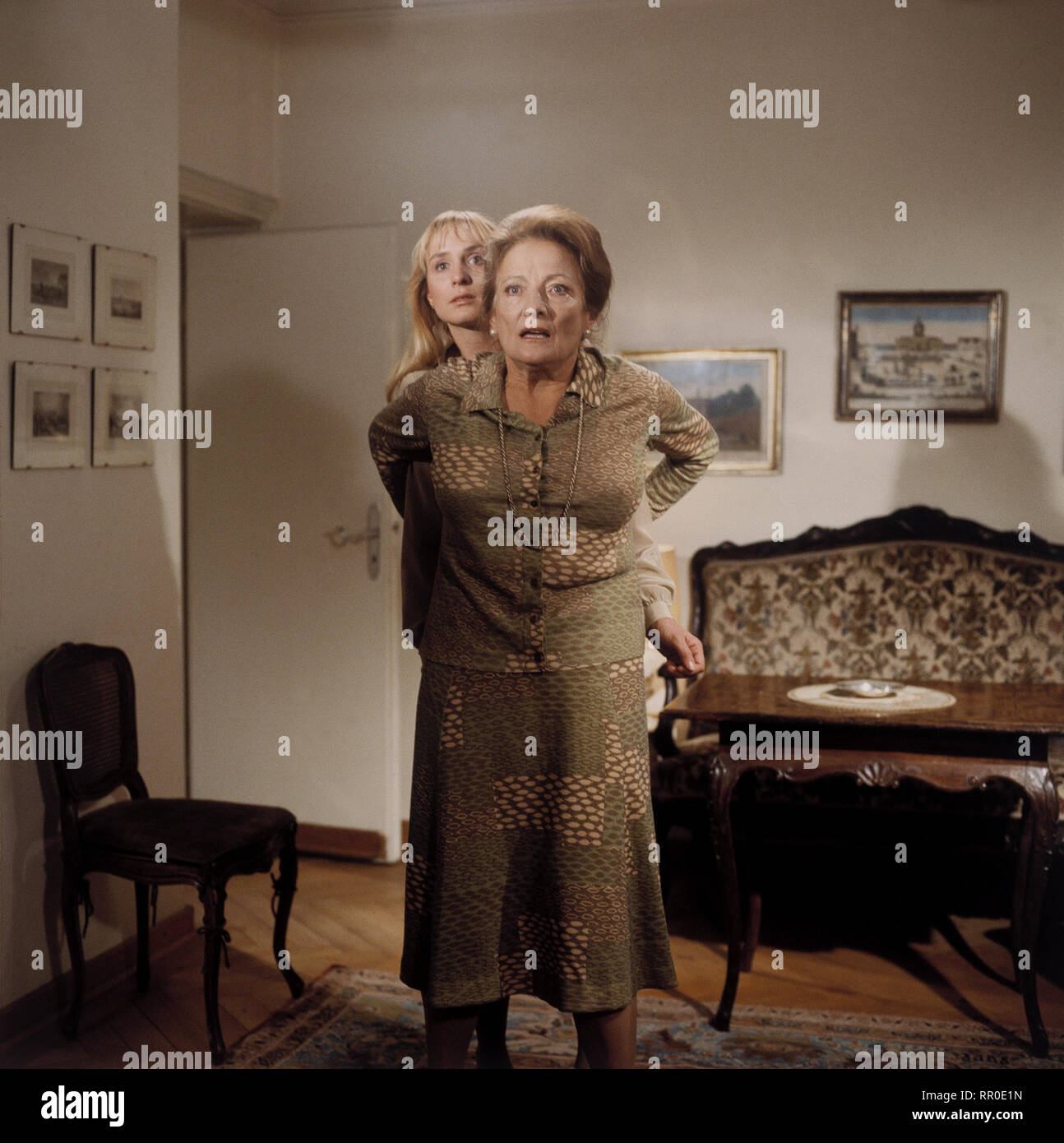 DERRICK / Unstillbarer Hunger / BRD 1980 / Helmuth Ashley / Szene mit ...