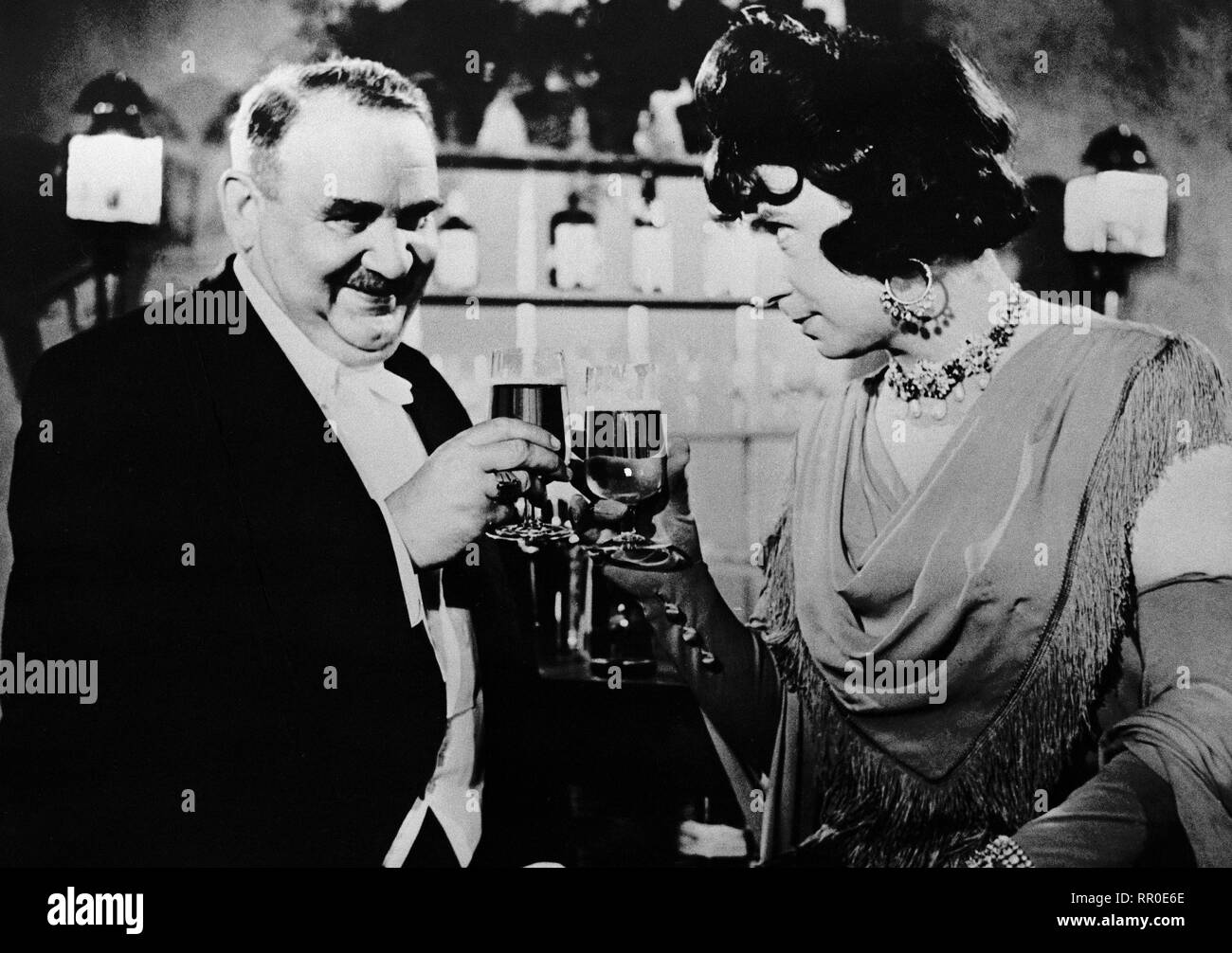 CHARLEYS TANTE / Charleys Tante / A 1963 / Geza von Chiffra / Szene mit ...