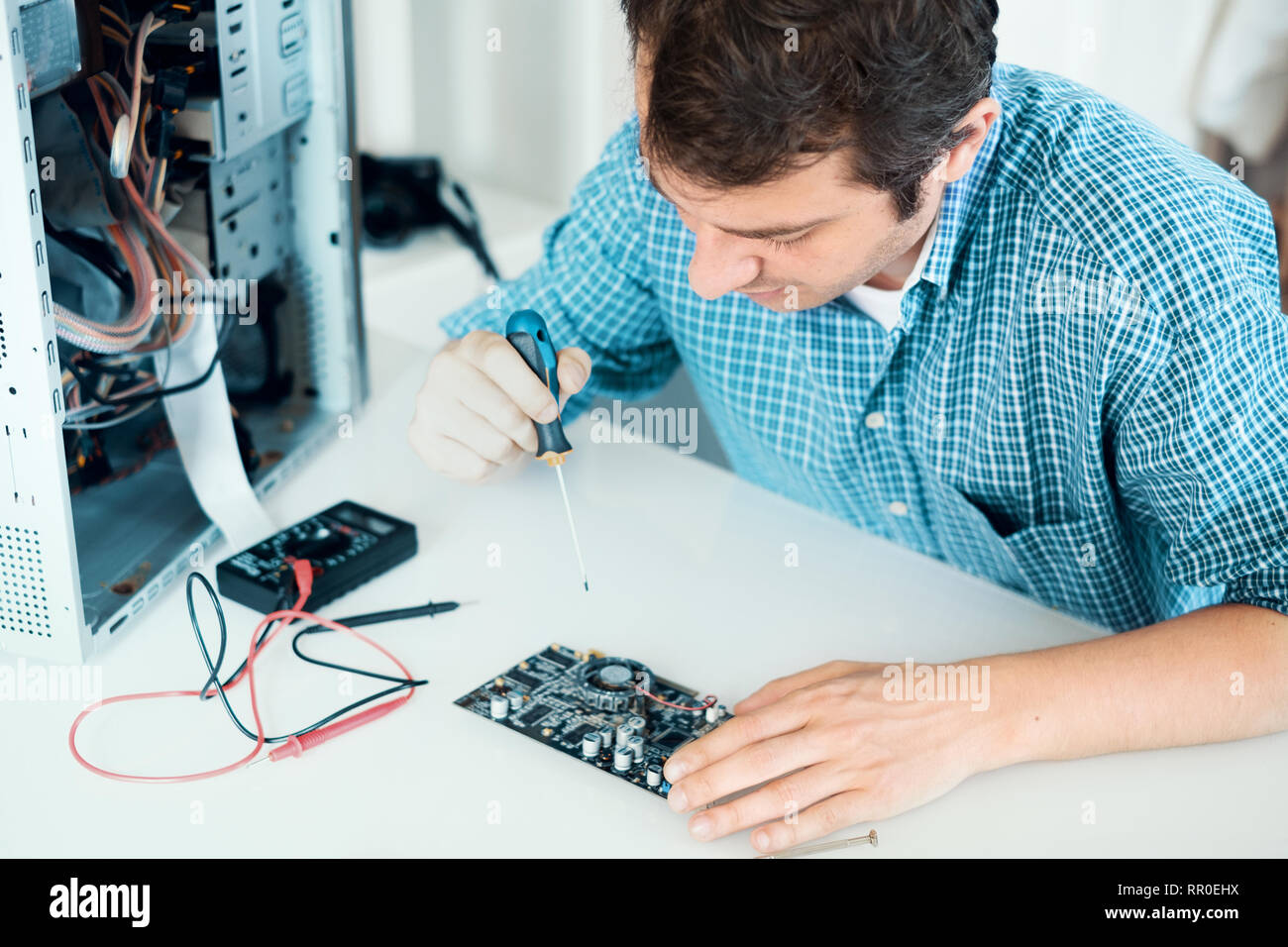 Assembling pc hi-res stock photography and images - Alamy
