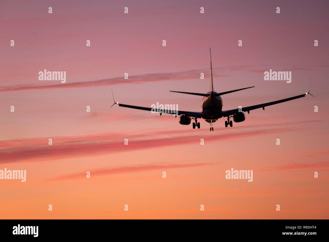 Passenger jet air travel Stock Photo - Alamy