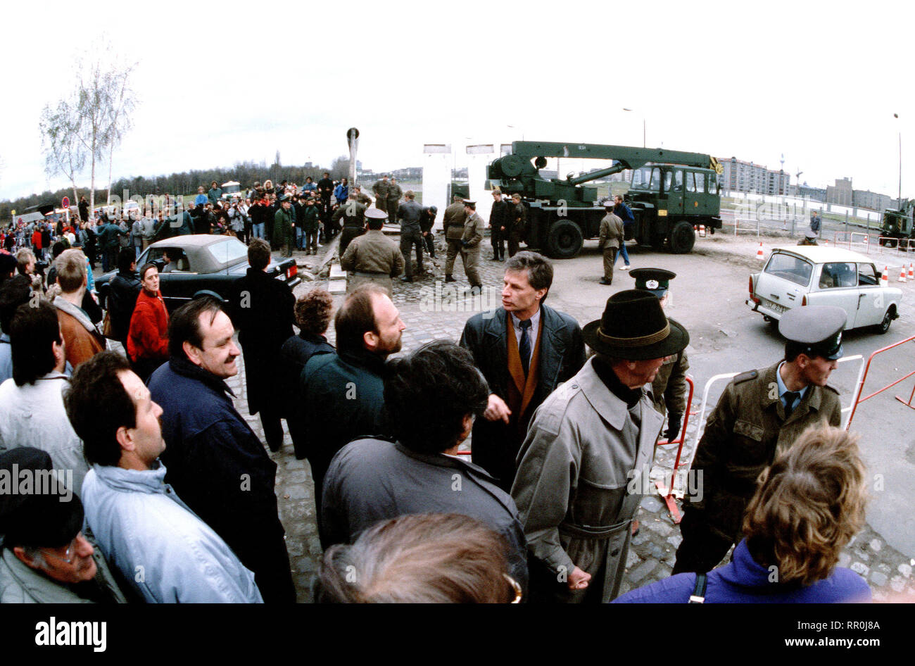 Crowd with their cars hi-res stock photography and images - Alamy
