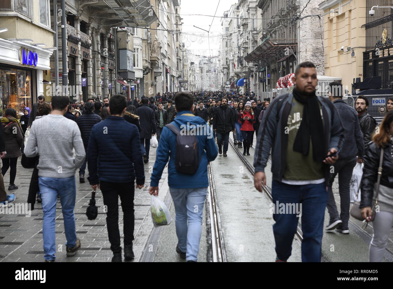 People crowded in Istanbul, Turkey Stock Photo - Alamy