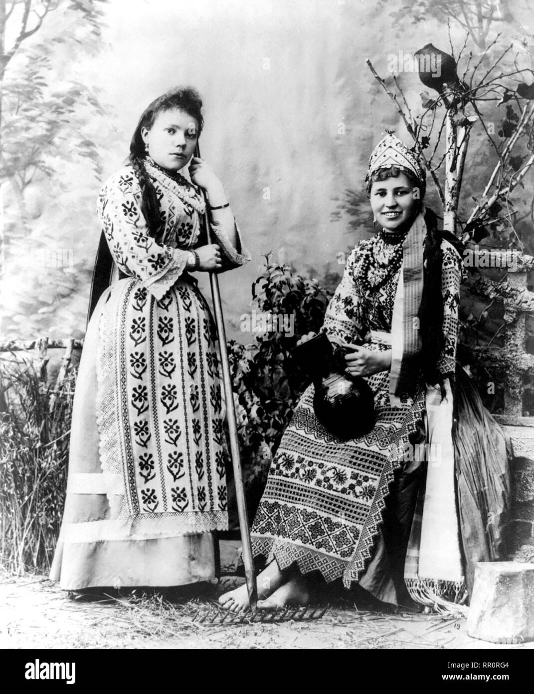 Peasant Ukrainian women or Little Russian women in native dress 1900 ...