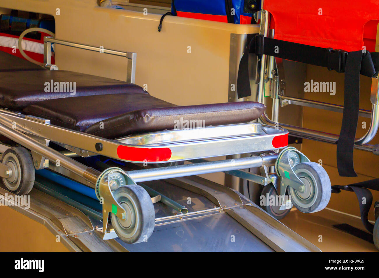 Emergency medical oxygen truck hi-res stock photography and images - Alamy