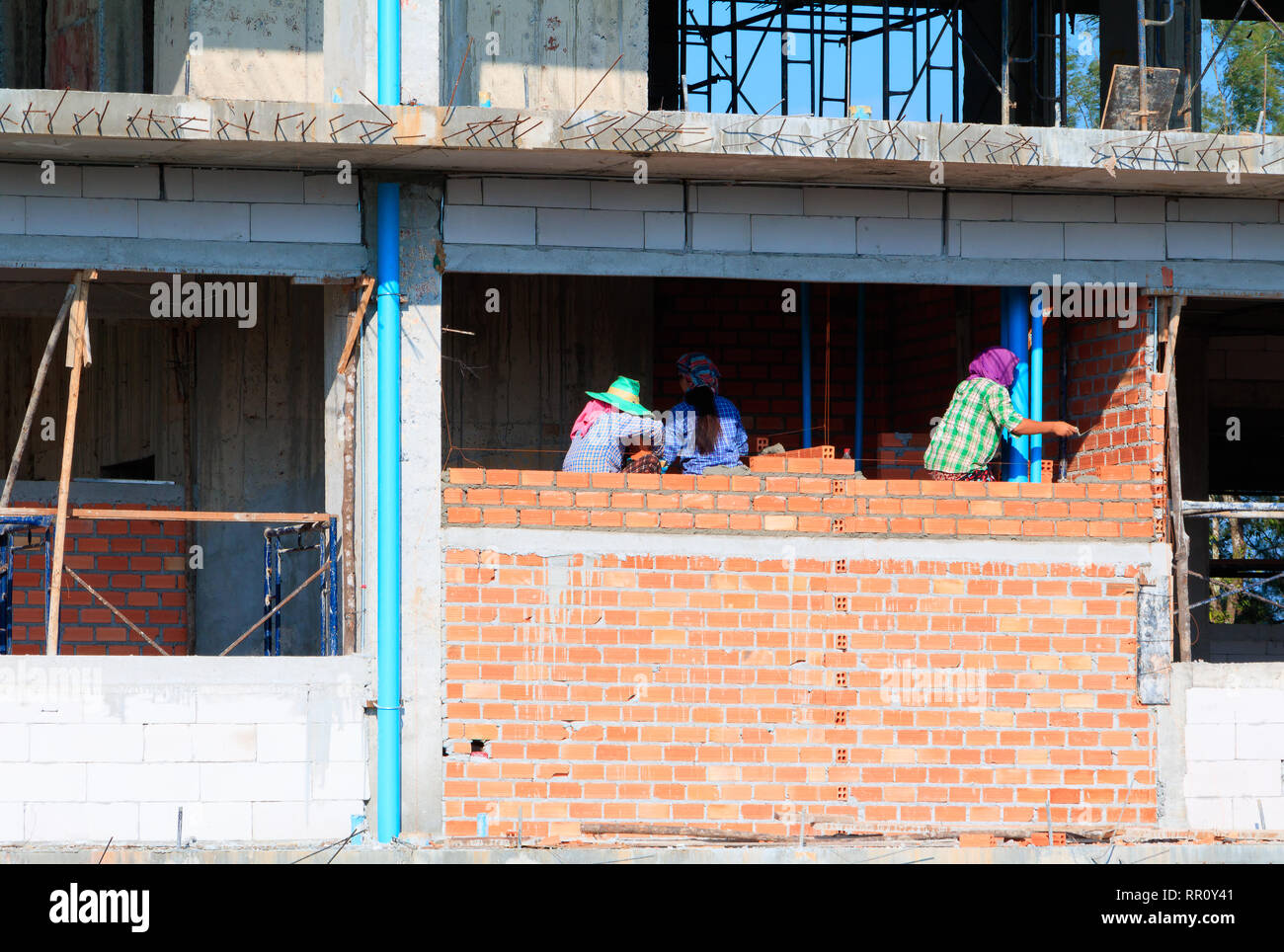 Woman brick layer hi-res stock photography and images - Alamy