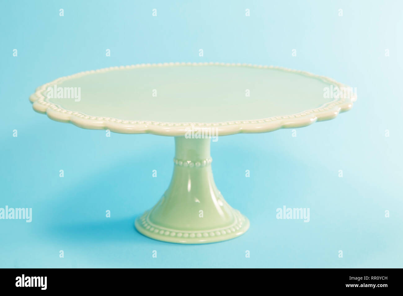 Empty cake stand hi-res stock photography and images - Alamy