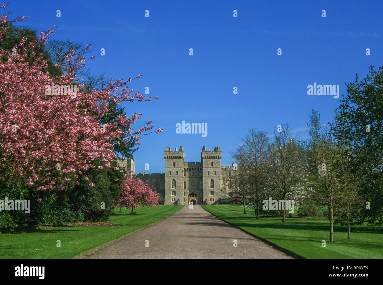 The Long Mile entrance to Windsor Castle in Windsor, Berkshire, UK ...