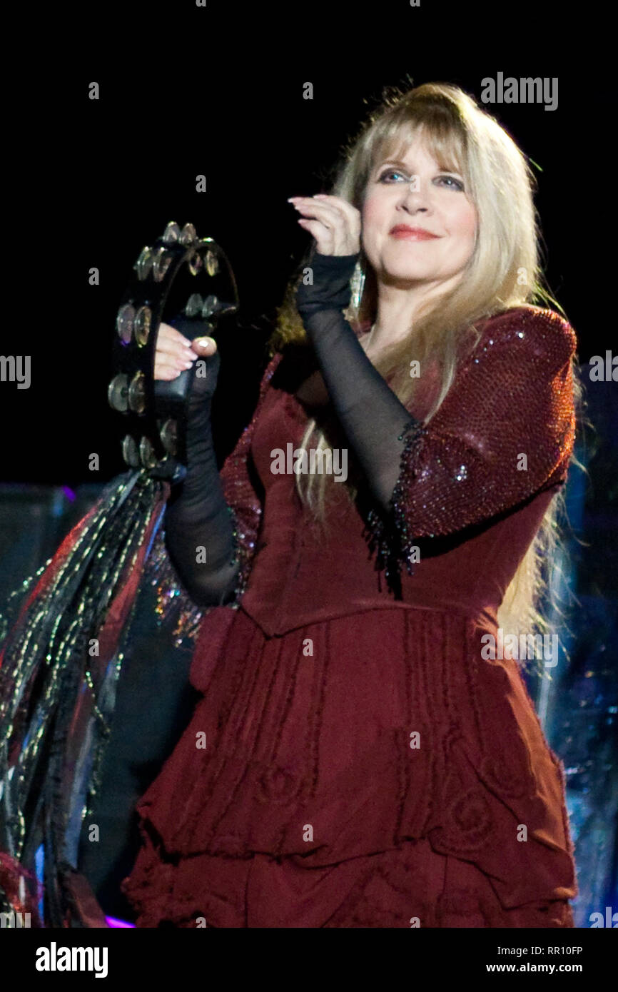 Stevie Nicks, American singer songwriter, performed with rock band ...