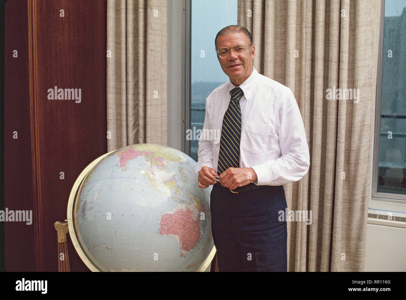 Robert mcnamara vietnam hi-res stock photography and images - Alamy
