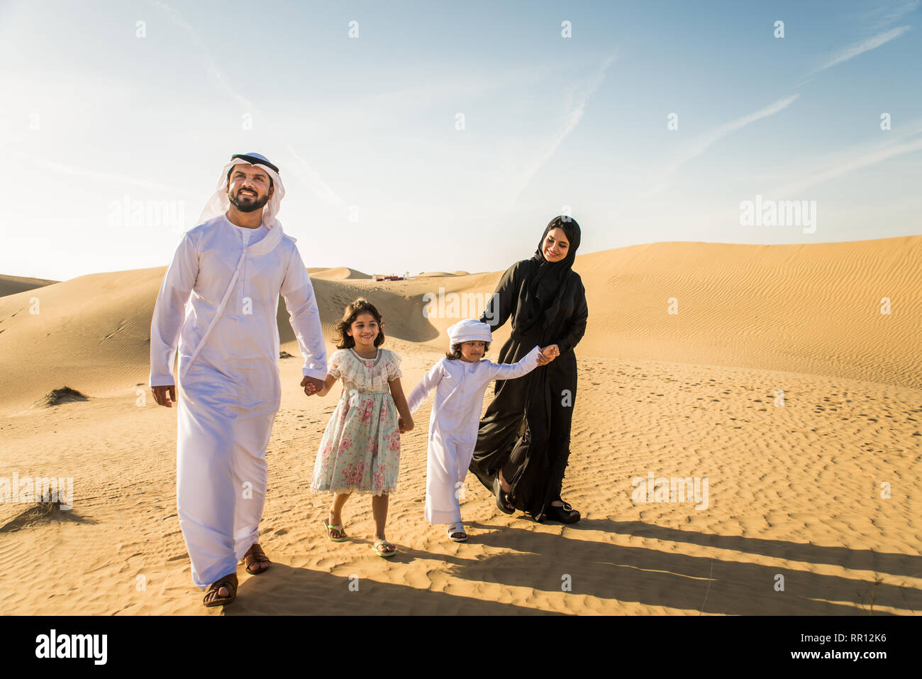 Vacation family sand dunes uae hi-res stock photography and images - Alamy