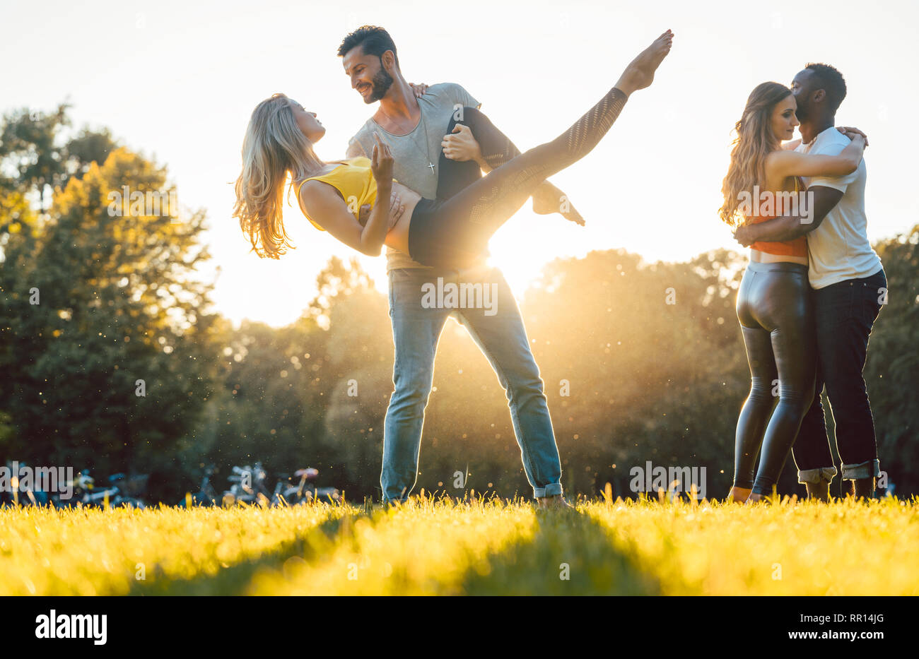 Group couples dancing together hi-res stock photography and images - Alamy