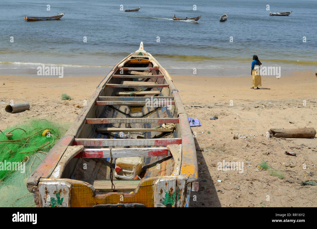Artisanal pirogues at the beach of Djiffère, Senegal Stock Photo - Alamy