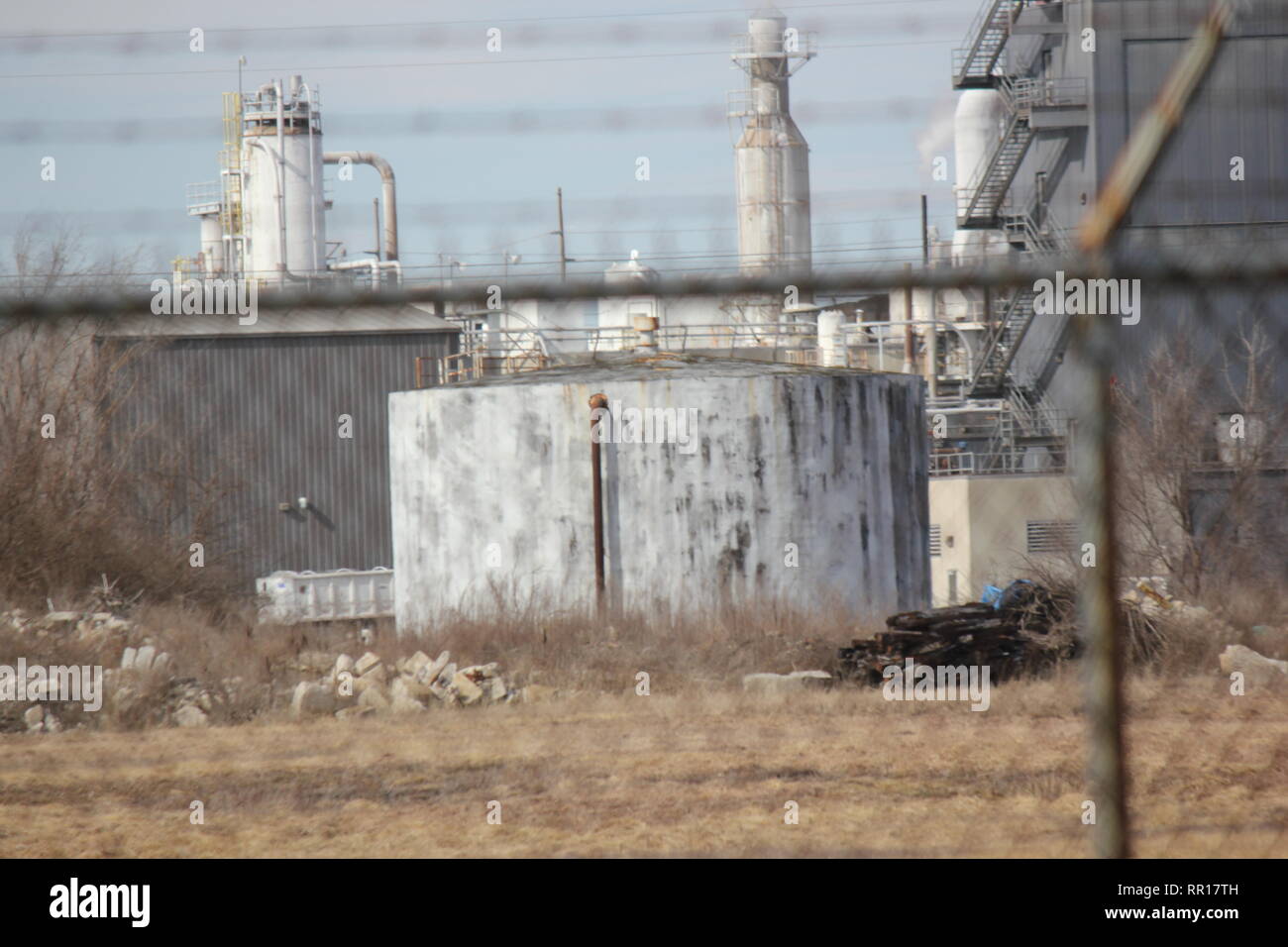 Air polluting factory belching out smoke and air pollution Stock Photo ...