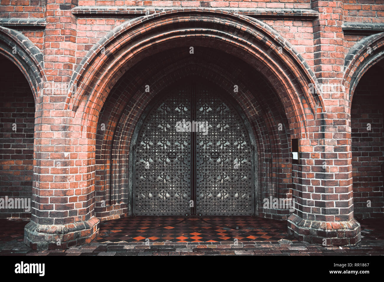 Red brick archway church building hi-res stock photography and images ...
