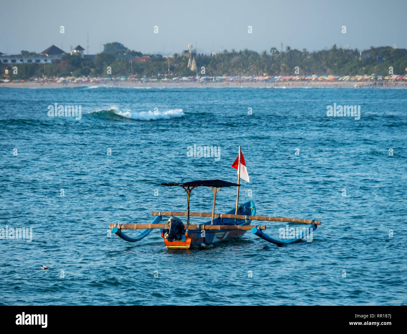 Jukung anchored of shore in Kuta Bali Stock Photo - Alamy