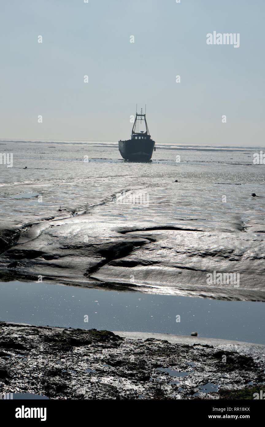 boats on river thames estuary, leigh on sea Stock Photo - Alamy