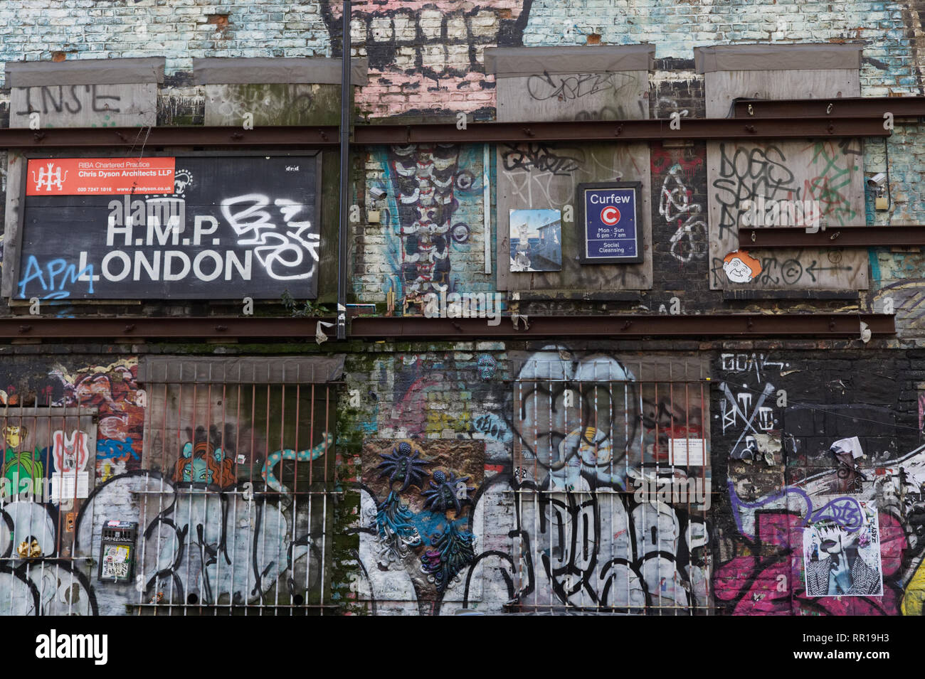 Vandalized derelict building Stock Photo - Alamy