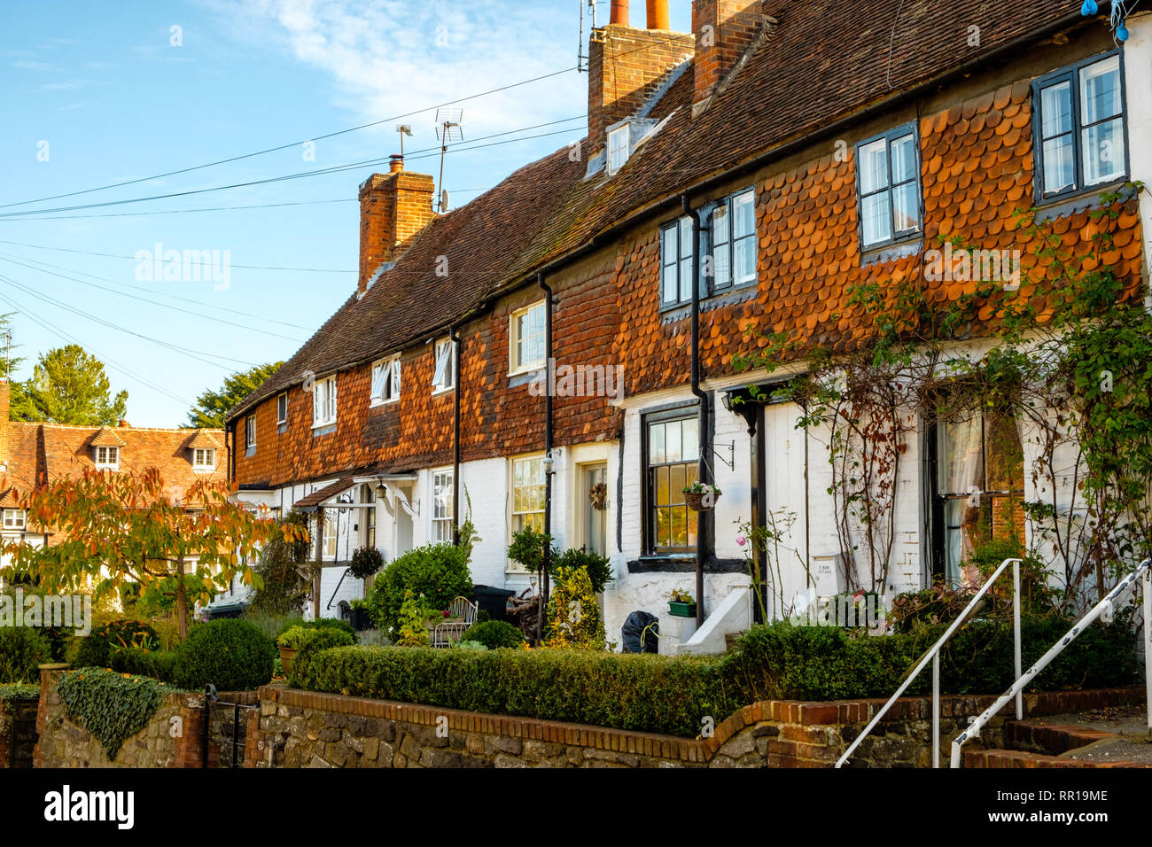 Restored 1500s cottages hi-res stock photography and images - Alamy
