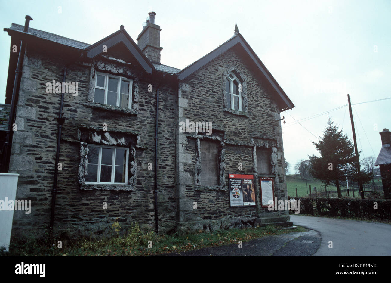 Burnside railway station on the Oxenholme to Windermere line, Lake ...