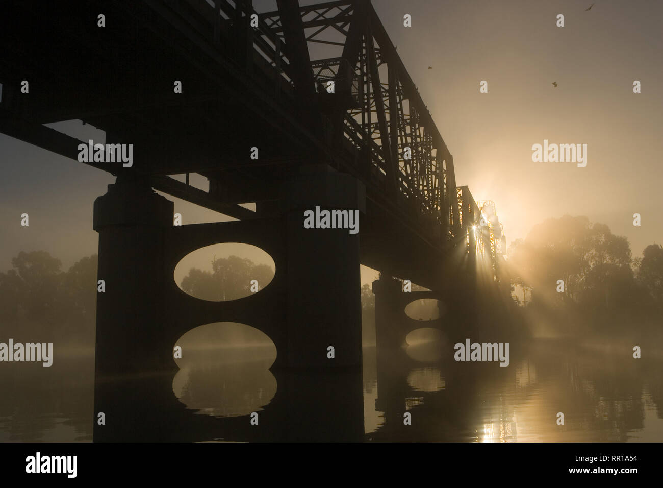 Old lift-span bridge over the Murray River, between Curlwaa (NSW) and ...