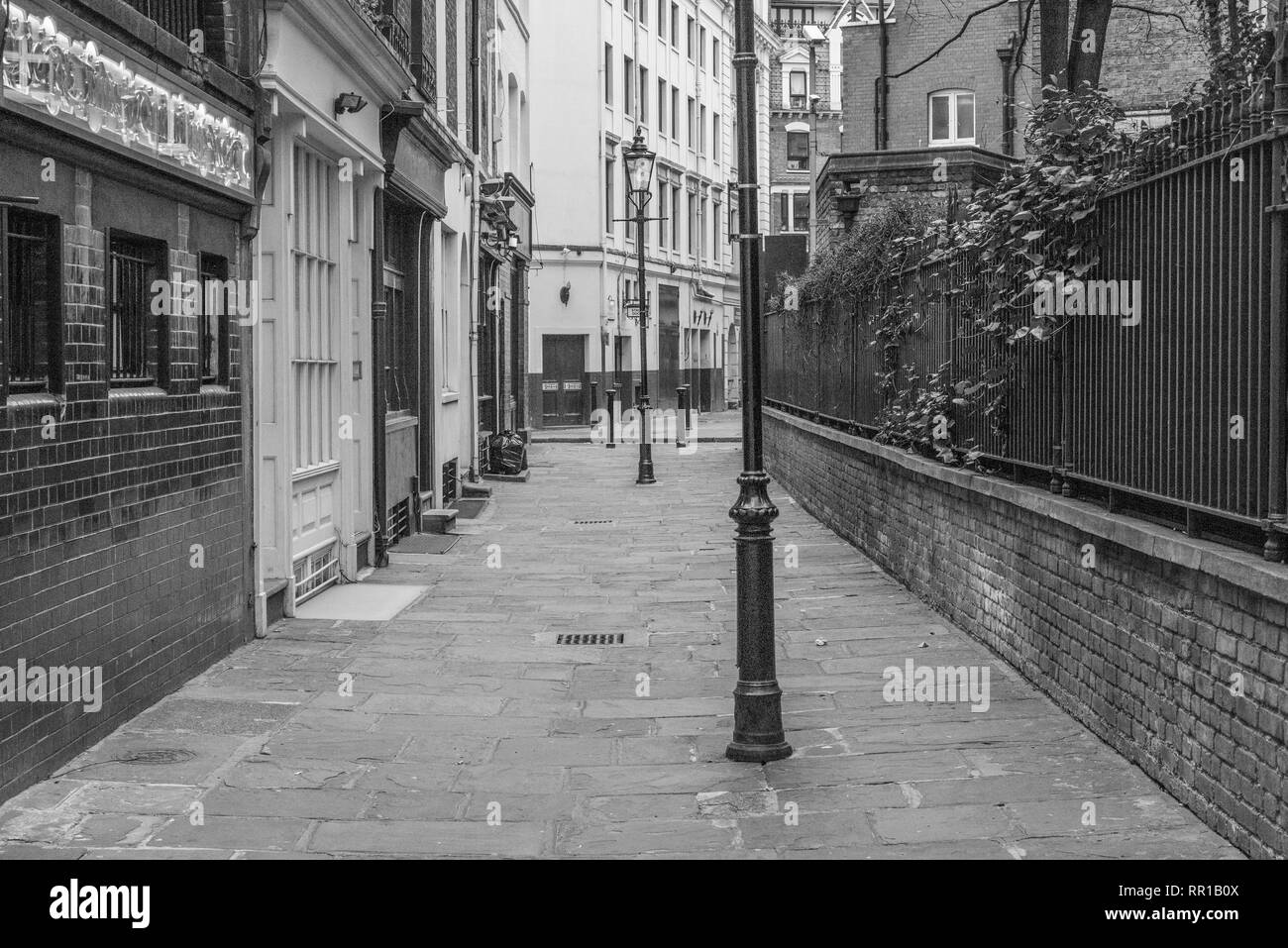 Empty city sidewalk Black and White Stock Photos & Images - Alamy