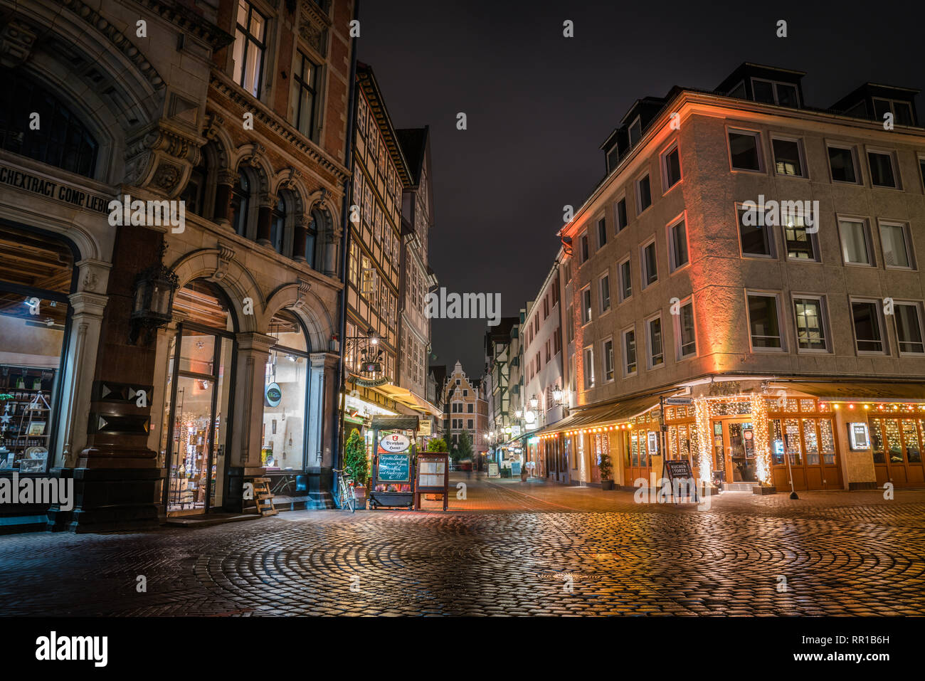 Kröpcke Hannover city center at night after a rainstorm. Buildings with ...