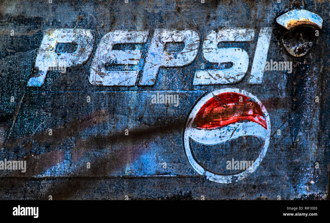 Pepsi logo hi-res stock photography and images - Alamy