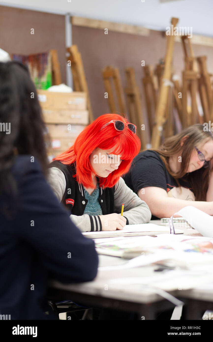 adults in a further education college studying art foundation Stock ...