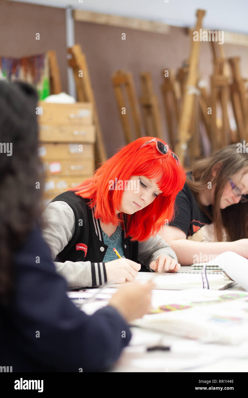 adults in a further education college studying art foundation Stock ...