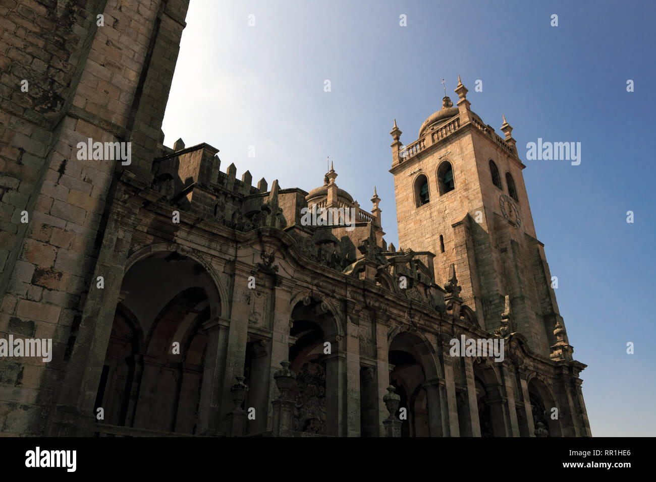 Romanesque build hi-res stock photography and images - Alamy
