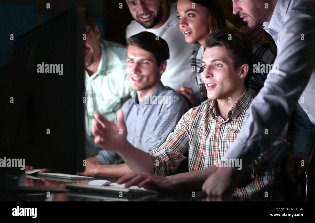 business team looks closely at the computer monitor Stock Photo - Alamy
