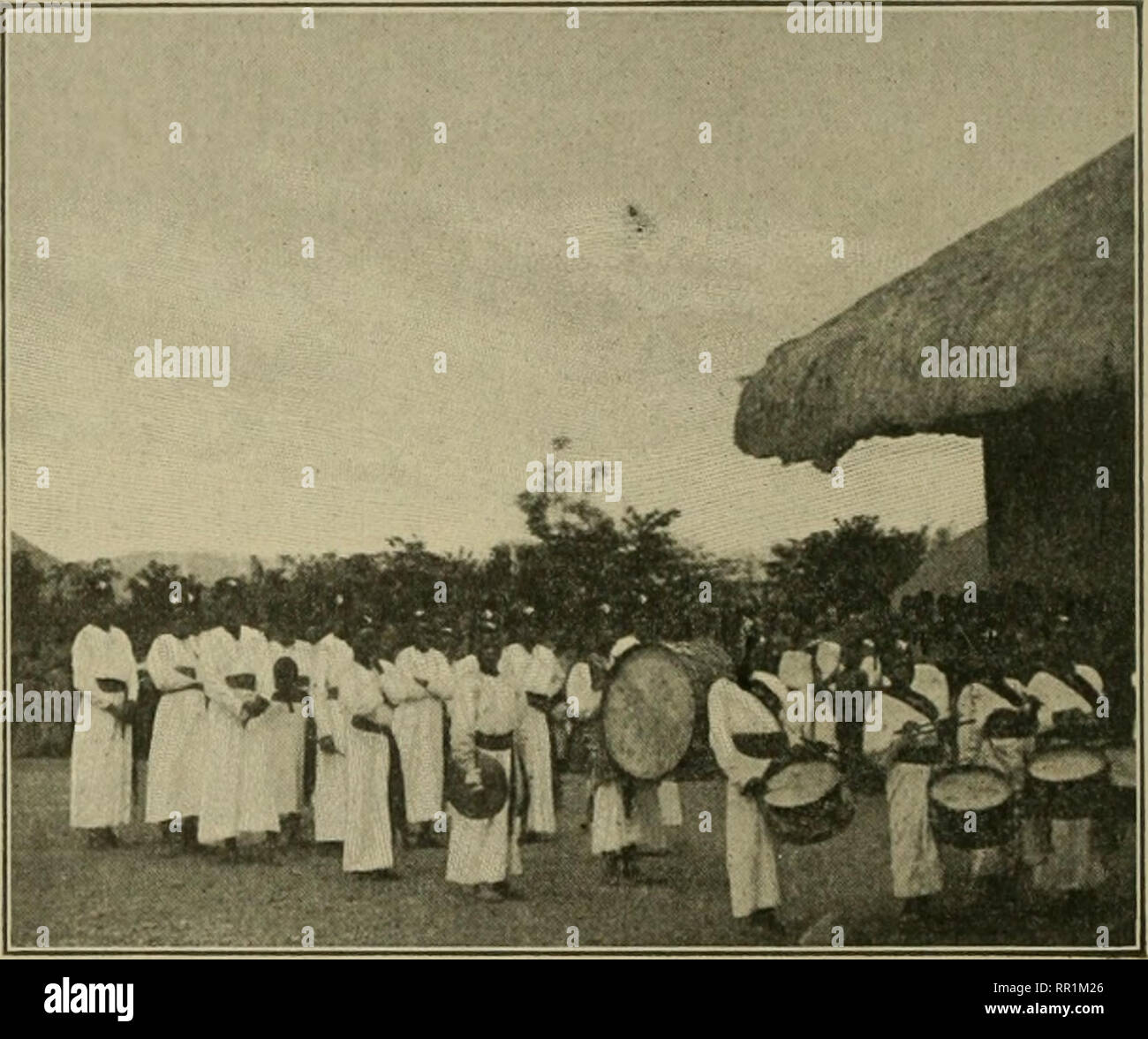 Man pushing rickshaw hi-res stock photography and images - Alamy