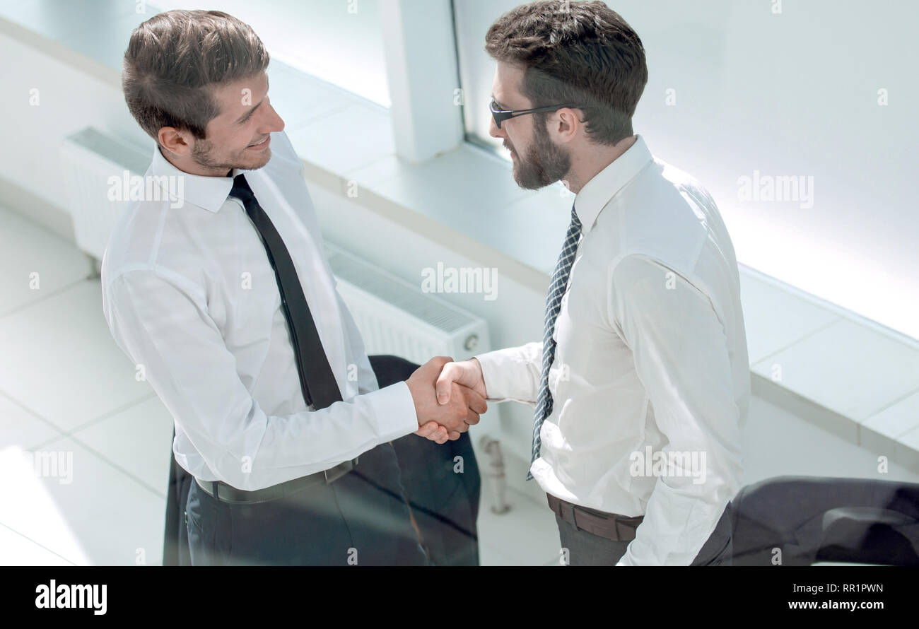 welcome handshake business people in the office Stock Photo - Alamy