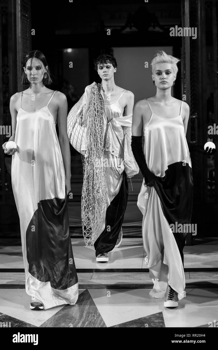 Fashion catwalk 2019 Black and White Stock Photos & Images - Alamy