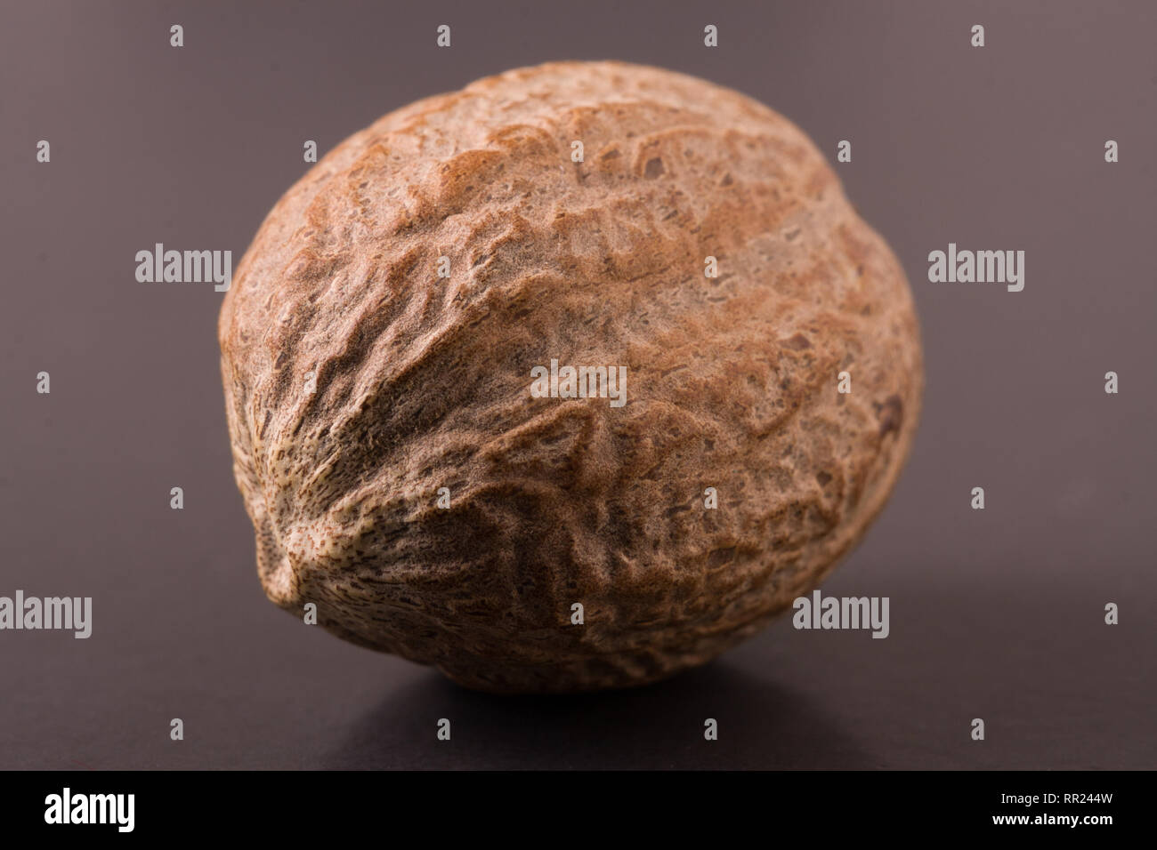 Nutmeg whole hi-res stock photography and images - Alamy