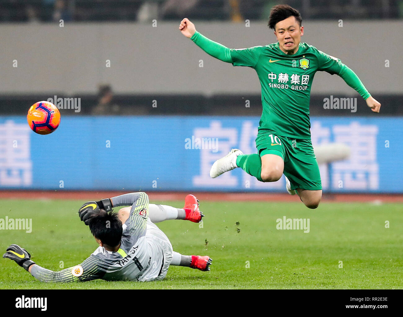Chinese soccer players hi-res stock photography and images - Alamy