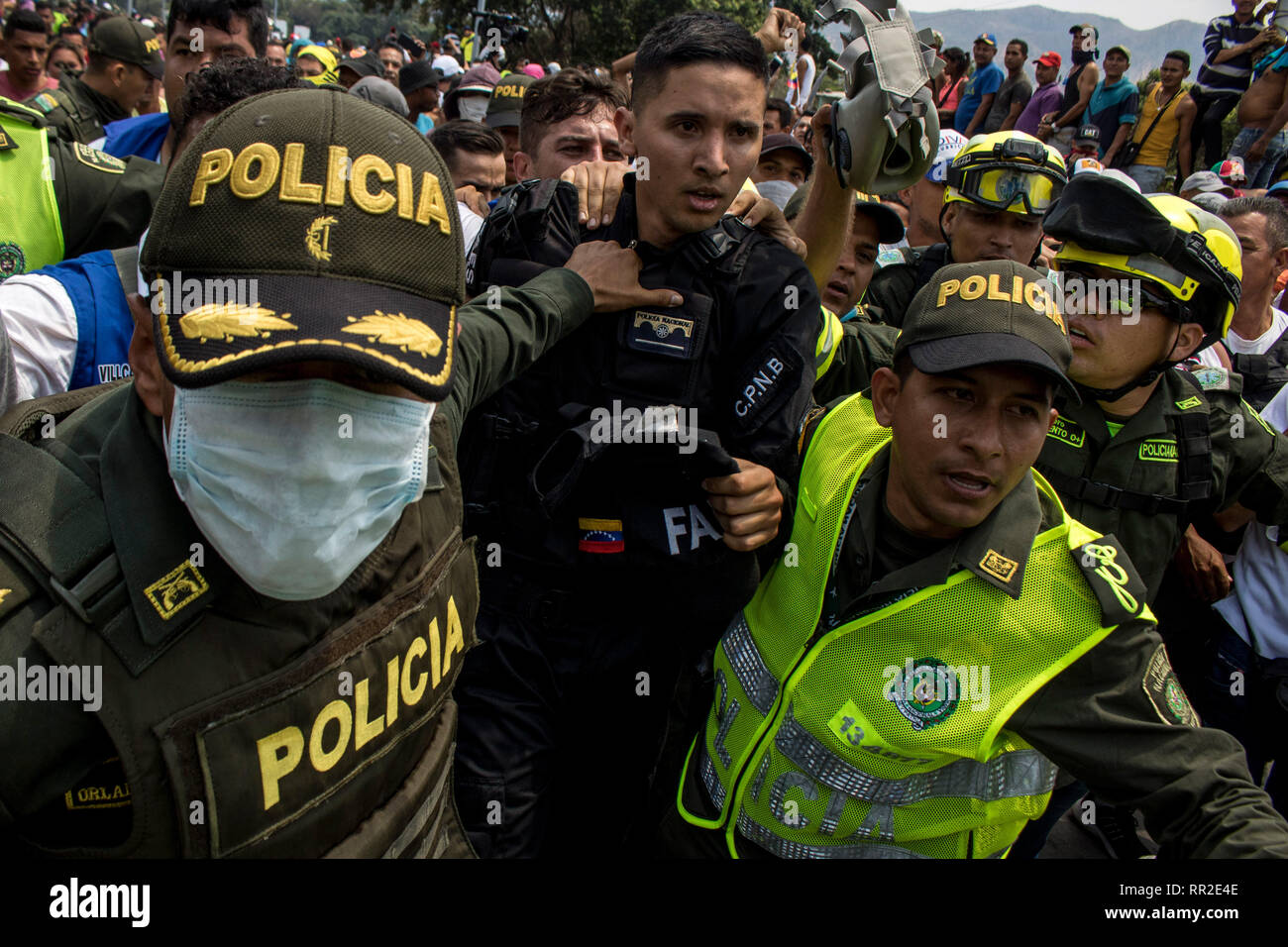 Colombian police hi-res stock photography and images - Alamy