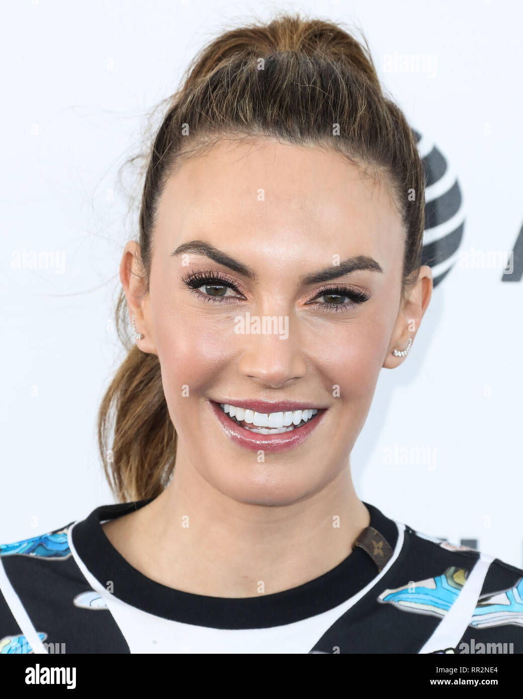 SANTA MONICA, LOS ANGELES, CA, USA - FEBRUARY 23: Actress Elizabeth ...