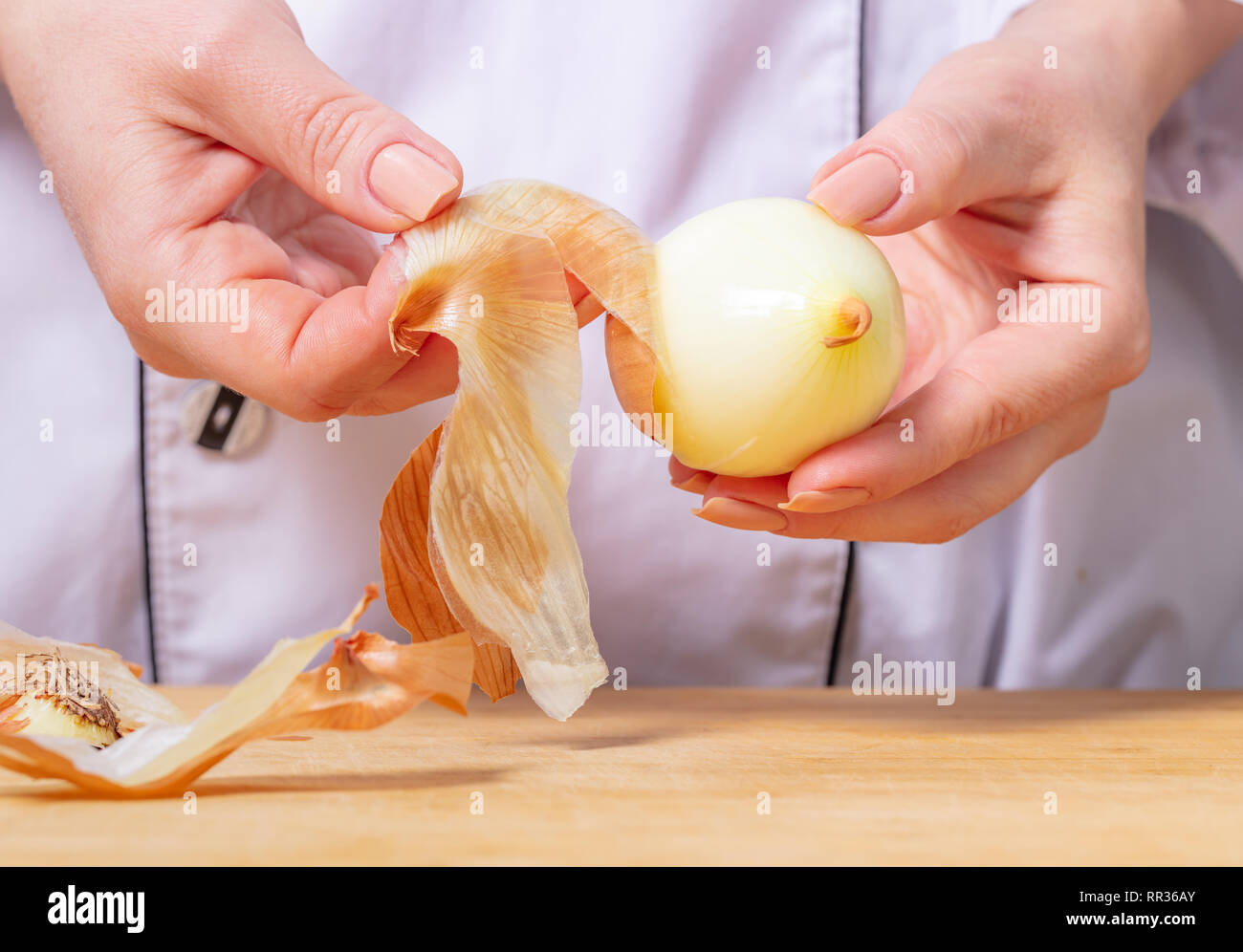 Female chef cooking salad hands hi-res stock photography and images - Alamy