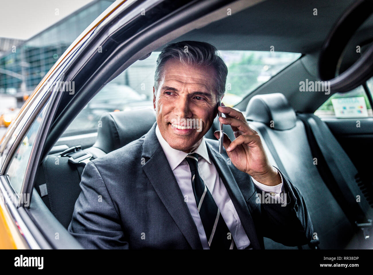 Senior corporate manager with elegant suit outdoors - Businessman in ...